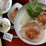 Hoppers und Coconut Rotti mit Onion Sambol und Pancakes (Pani Pol ...